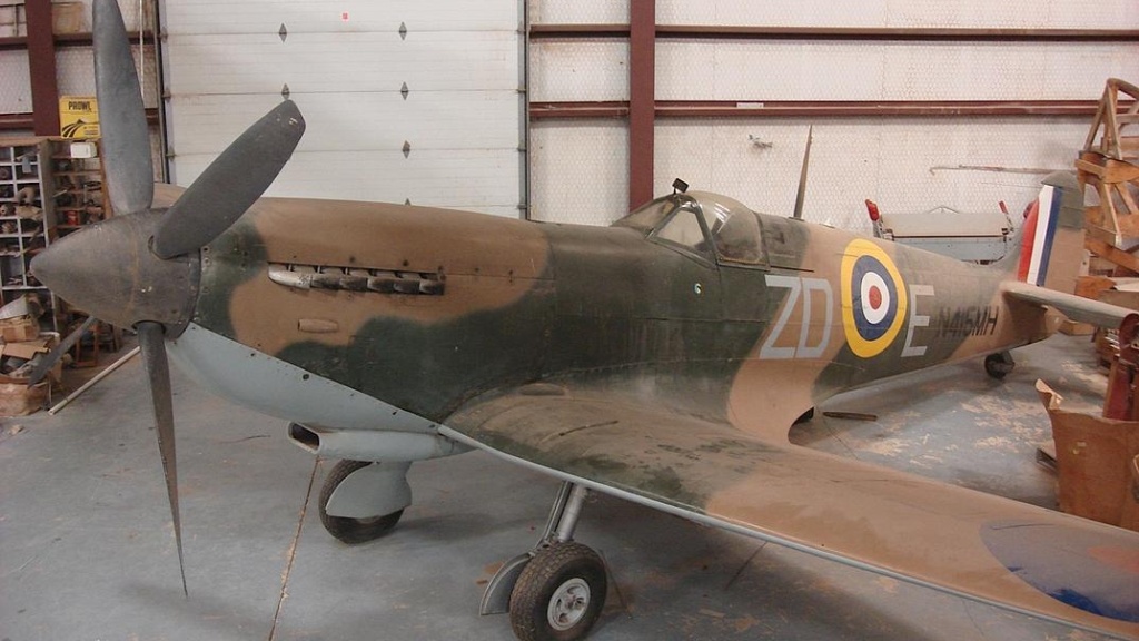 SPITFIRE LF.IXB MH415 | Pay's Air Service
